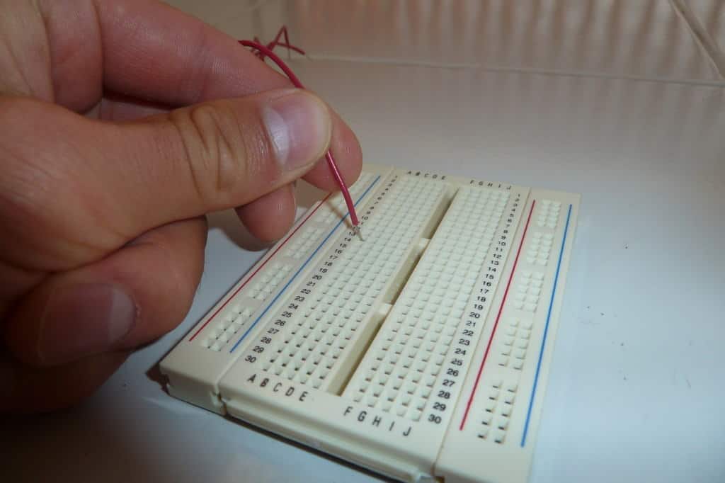 How To Use A Breadboard The Beginner s Guide How To Use A Breadboard The Beginner s Guide