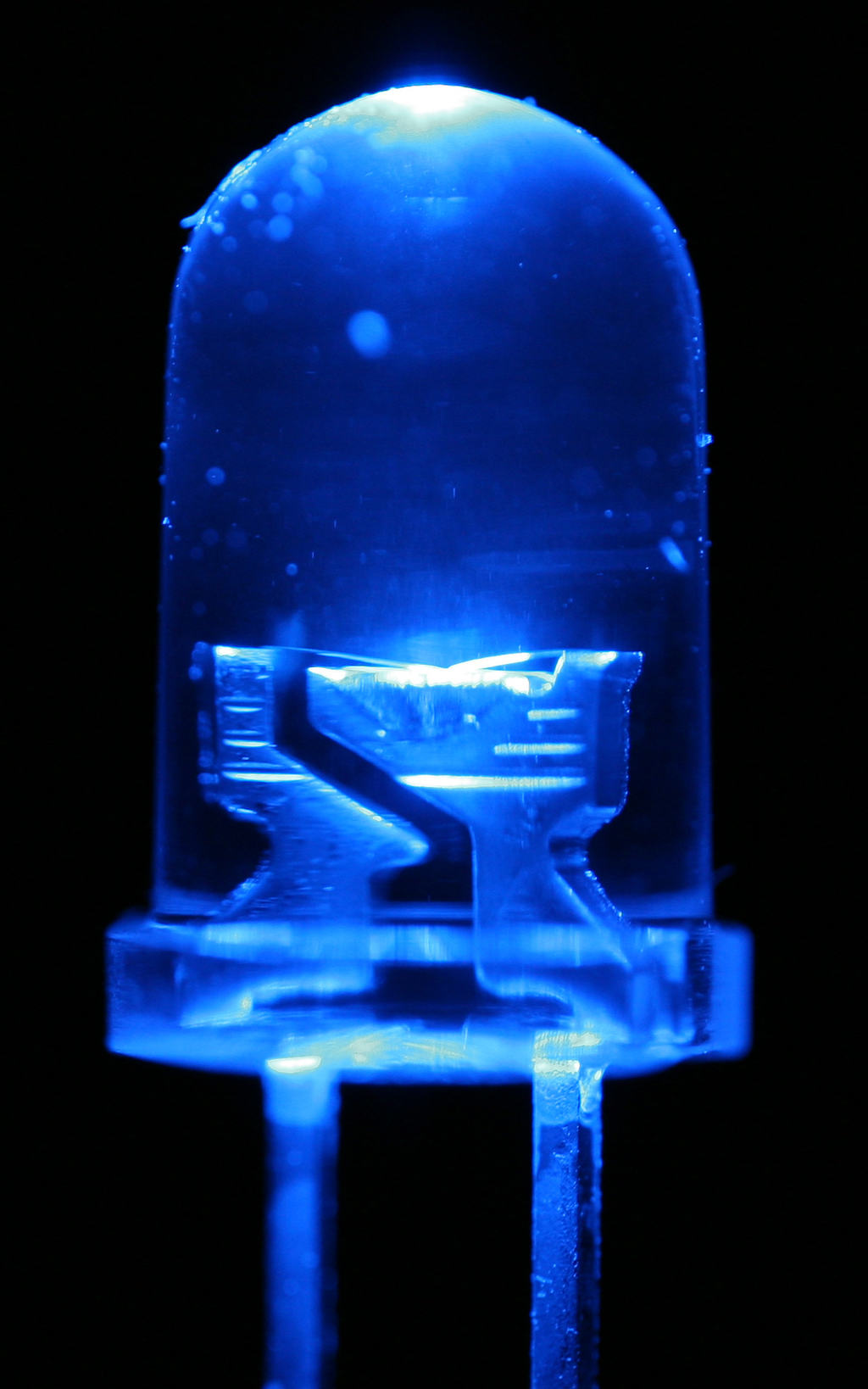 LED_macro_blue(creative-commons) - Build Electronic Circuits
