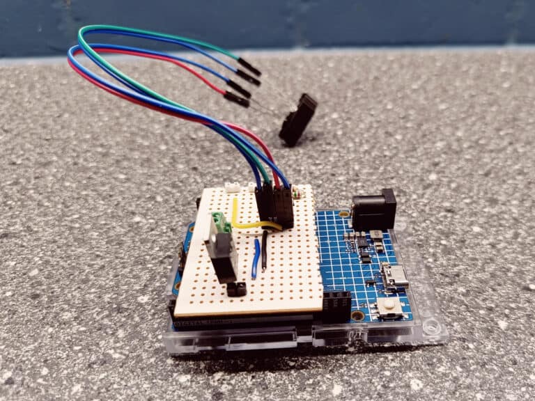 Touchless Kitchen Lighting with Arduino and Phototransistor